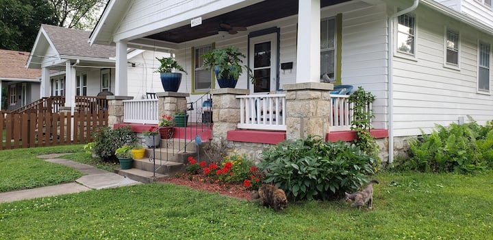 Charming Kc Retreat, Colorful And Clean! - Kansas City, MO