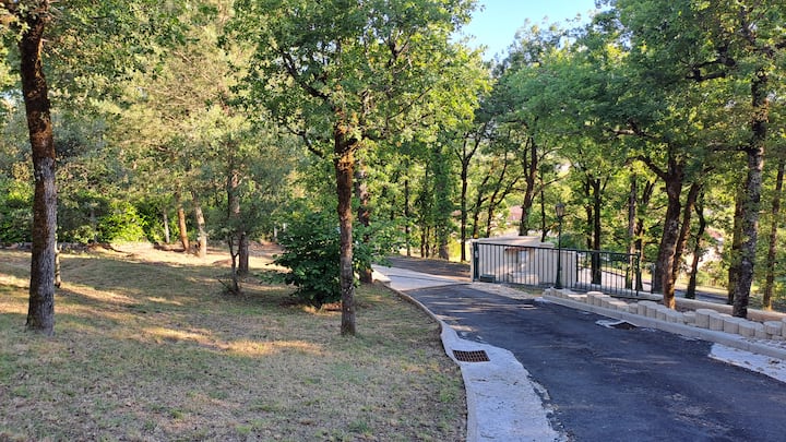 Belle Maison F5 Dans Un Parc Entourée De Chênes - Le Roc