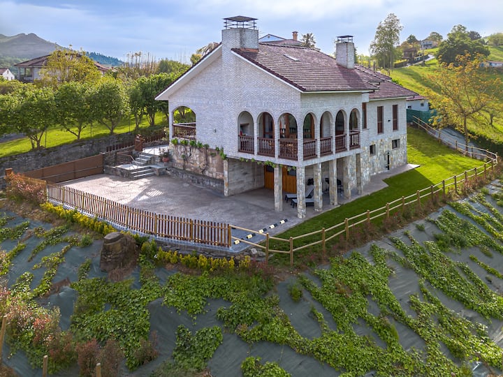 Espectacular Casa Con Txoko Y Jardín - Liérganes
