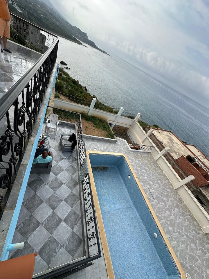 Villa R+2 Avec Piscine Privée Et Accès à La Plage - Algeria