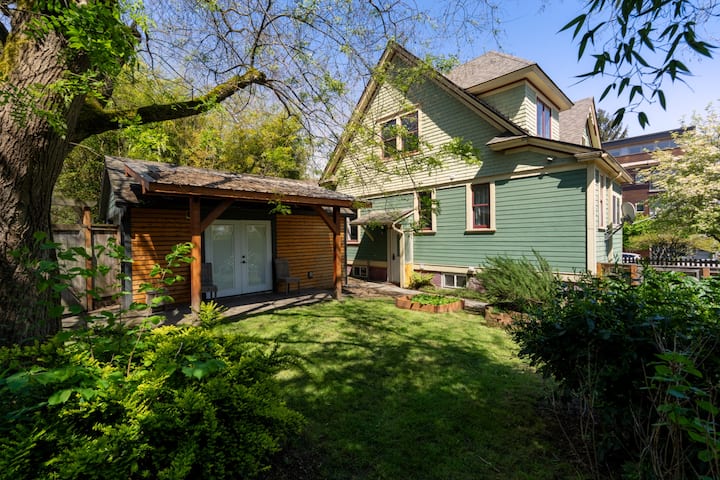Vibrant Victorian On N Mississippi - Portland, OR