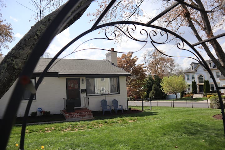 Furnished Queen Room - Beautifully Renovated Home - Fairfax, VA