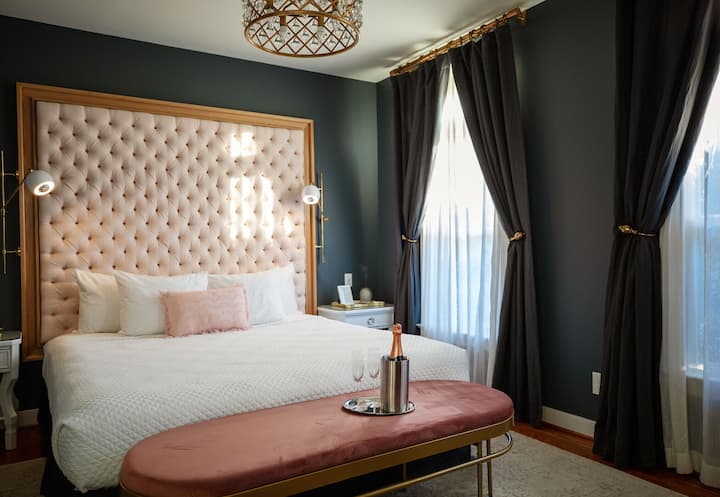 Romantic Room At The Inn At Stinson Vineyards - Crozet, VA