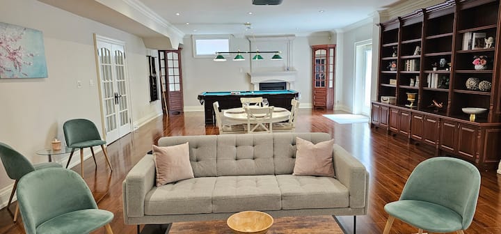Luxury Modern Suite | Pool Table | Spacious - Toronto