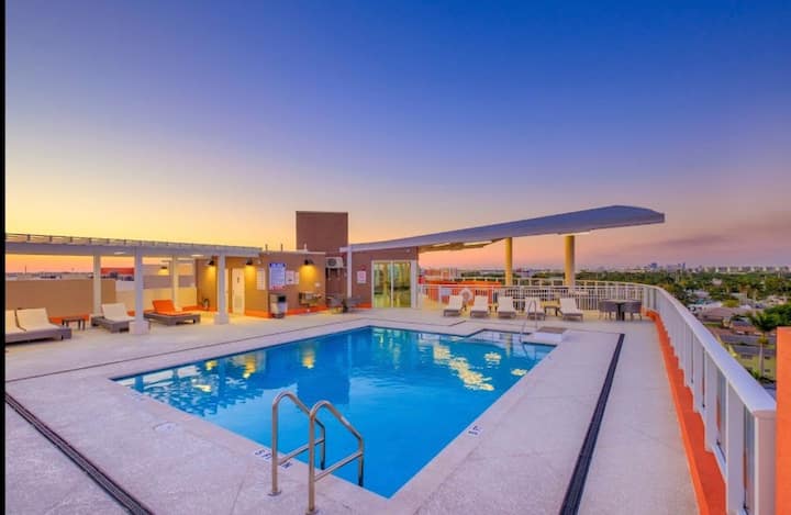 Furnished 2 Bedroom Apartment Near Fll Airport - Hollywood, FL