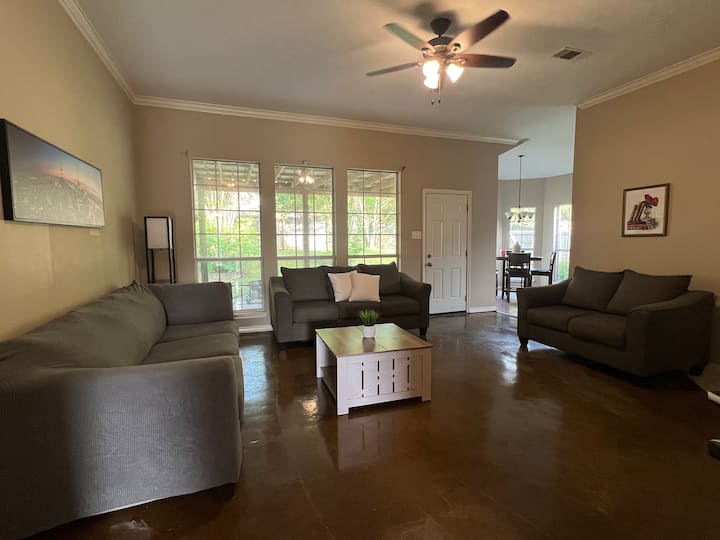 Cozy 3 Bedroom House Pets Welcome Large Yard! - Conway, AR