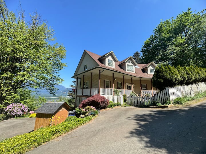 Mountain View One Bedroom Suite - Chilliwack