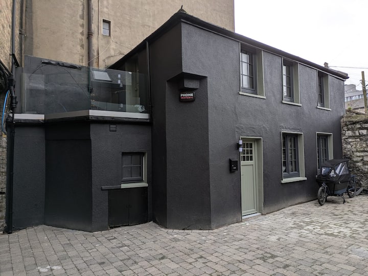 Modern 2br Mews With Private Parking | Baggot St. - Dún Laoghaire
