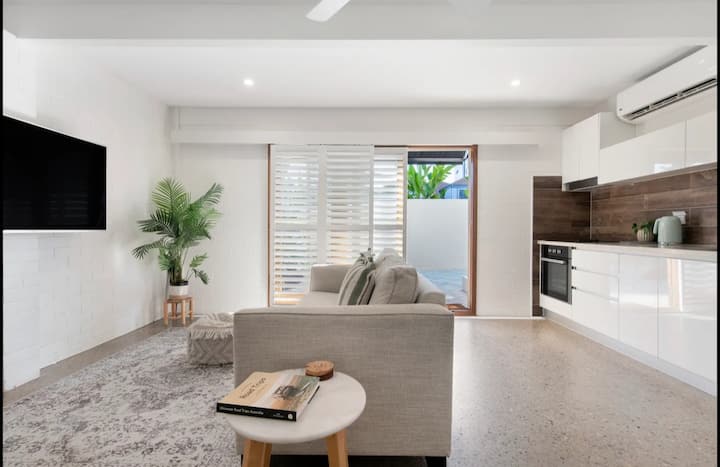 Private Studio On Chevron Island – Walk Everywhere - サーファーズ・パラダイス