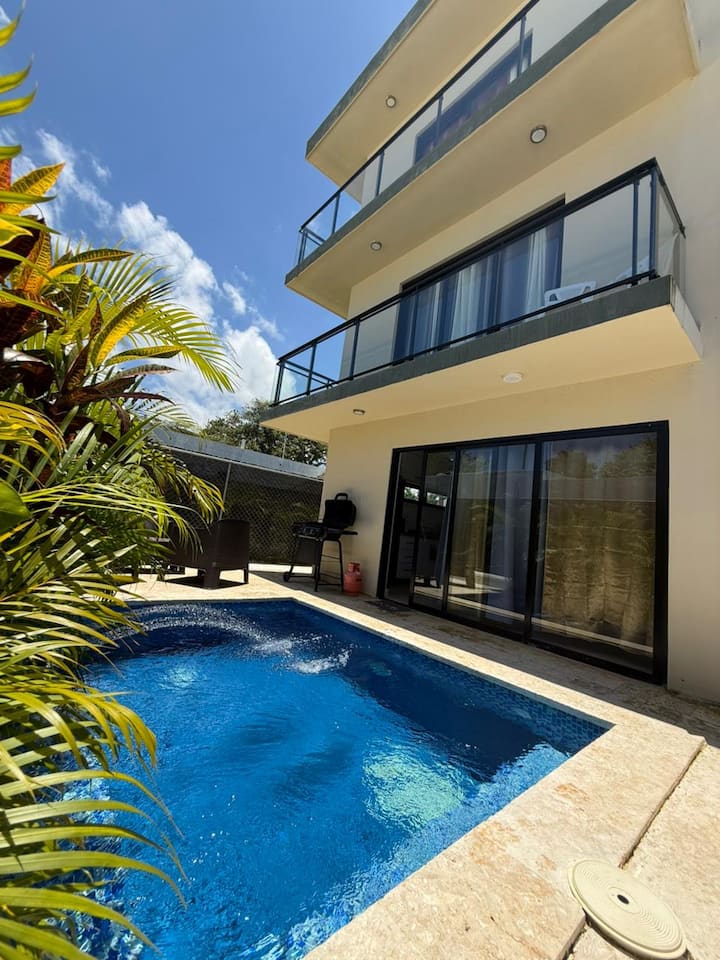 Royal Heights 3-level Villa With Private Pool - Sosúa