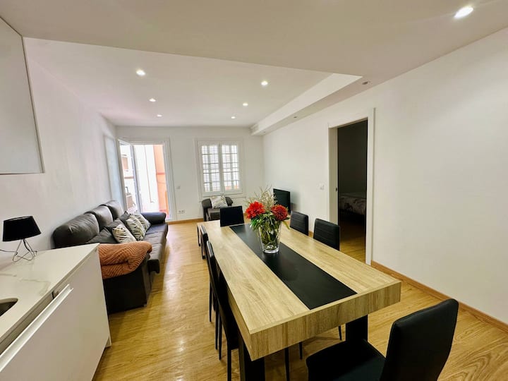 Elegant 4 Bedroom Apartment In Heart Of Barcelona - Barcelona