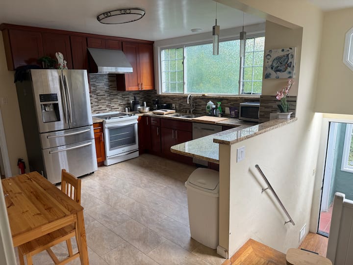 2br/1ba Comfort Unit | Convenient Transportation - San Francisco, CA