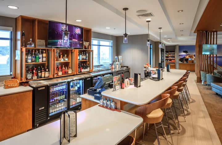 Stylish 3 Separate Hotelrooms W/ Parking&breakfast - Monterey, CA