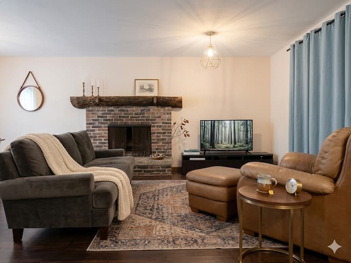 Spacious 2 Bedroom Home Overlooking Nature - Peoria, IL