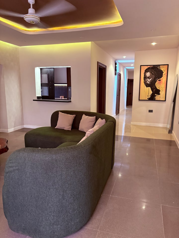3-bed | Chef, Driver & Airport Pickup On Request - Abuja