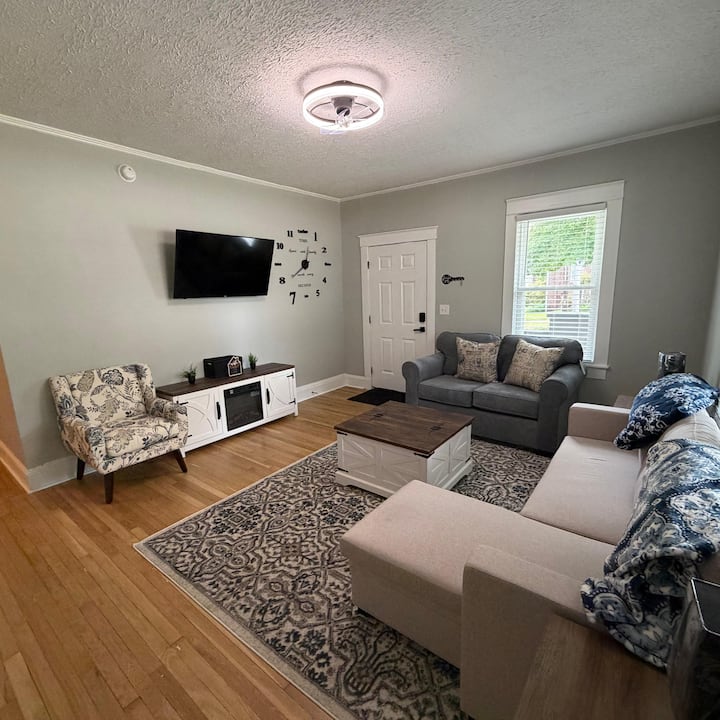 Historical Apartments #2&3 - Sleeps 7-14 In Tupelo - Tupelo, MS