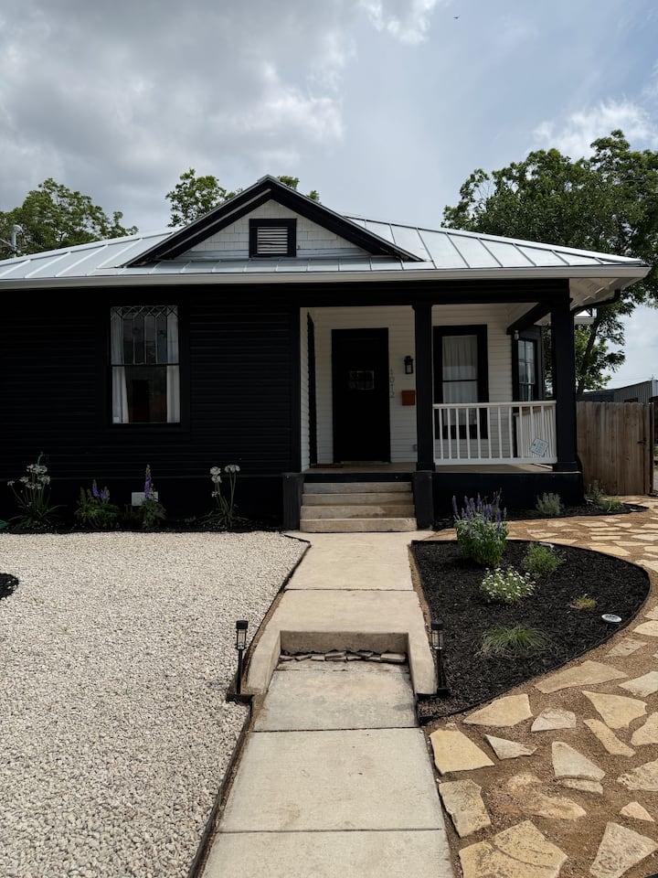 New Listing! *Dawson Downtown* 3br 2bath Home - San Antonio, TX