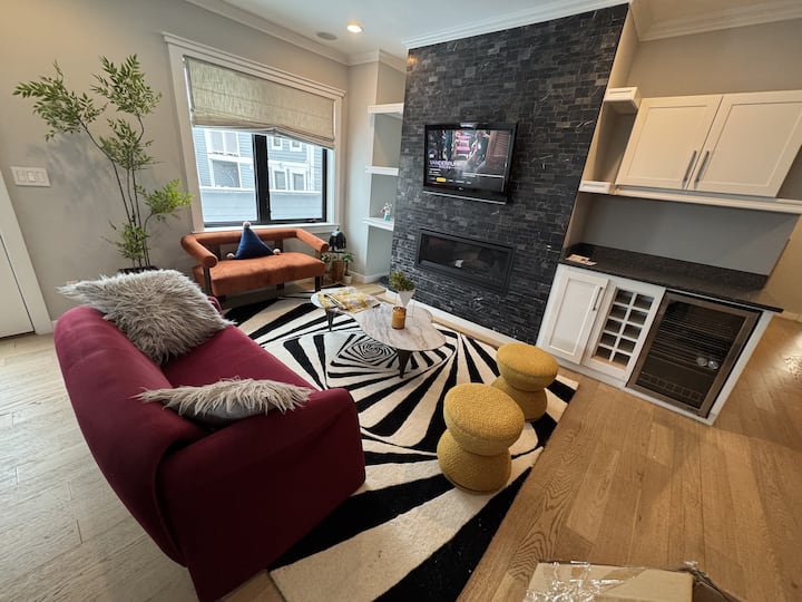 Gorgeous 2 Bed/2 Bath Furnished Unit Near Harvard - Medford, MA