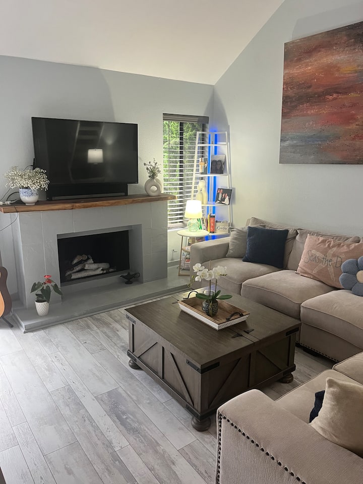 Fun Condo Less Than One Mile From The Beach. - Del Mar, CA
