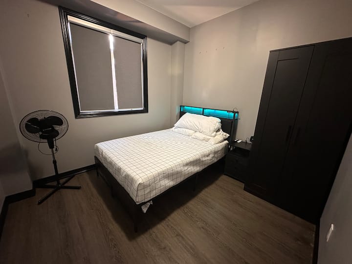 Honeys Crib Main Floor Guest Room - Fort Erie