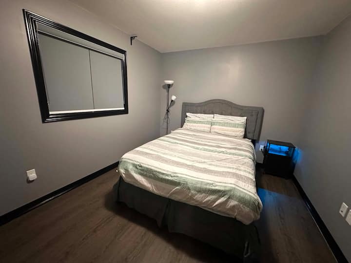 Honeys Crib Guest Room - Fort Erie