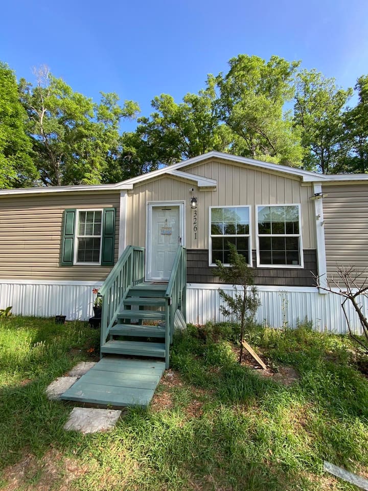 Spacious 4br Home For 8 | Quiet Area + Fast Wifi - Ocala, FL