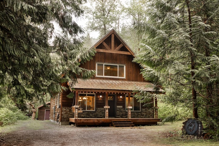 Mt Baker Cabin | Hot Tub, Ev Charger & Dogs - Glacier, WA