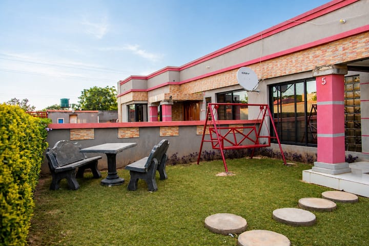 Lux 3br Retreat | 24/7 Solar & Security | Sleeps 8 - Zambia