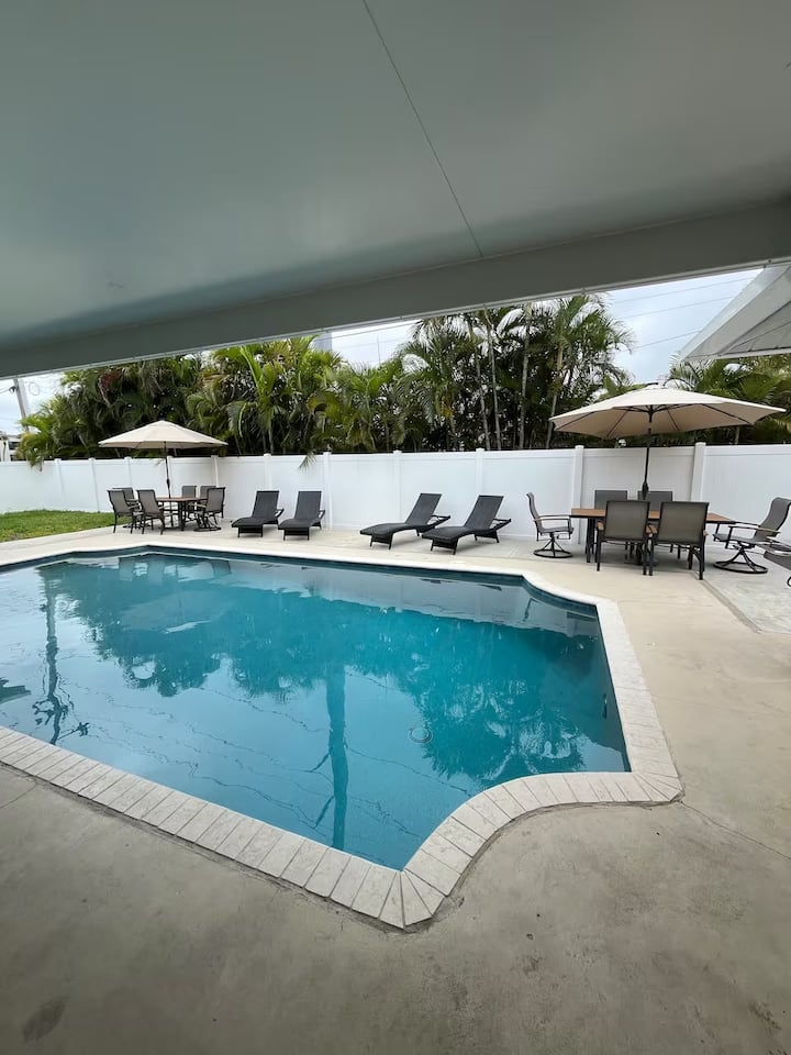 Entire Duplex W/ Pool | 2 Units | Sleeps 14 - Cape Coral, FL