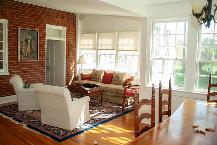 The Dormers - Country Escape In Historic Village - Waterford, VA