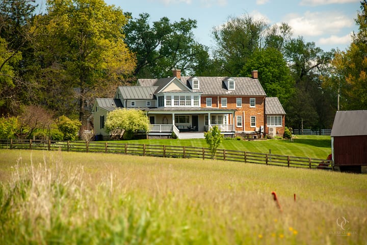 The Dormers - Country Escape In Historic Village - Leesburg, VA