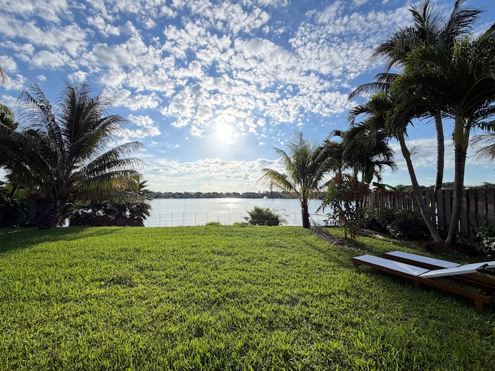 Lakefront Tropical Retreat In Miami: Covered Patio - Cutler Bay, FL