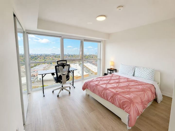 Modern Luxury Condo @ 401/stc | Gym | W/view - Toronto