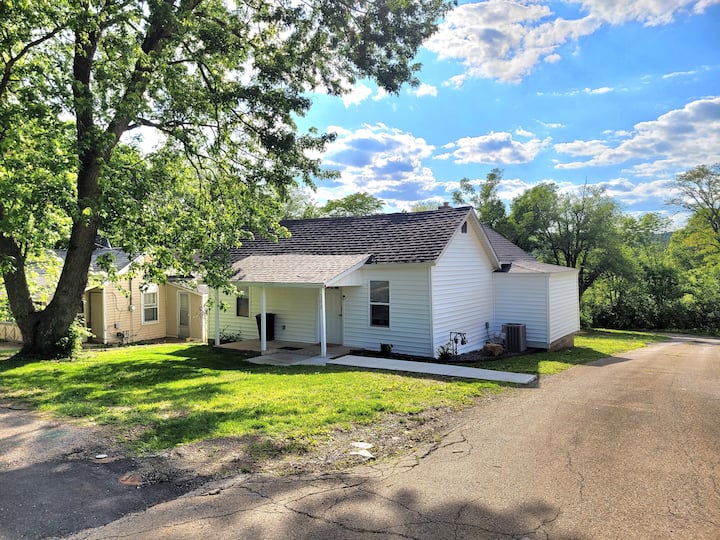 Cozy 2bedroom Home! - Bismarck, MO
