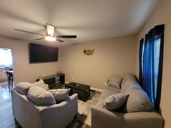Cozy 2bedroom Home! - Bismarck, MO