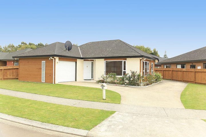 3 Bedroom 2+barthroom Standalone House In Waiwhetu - Lower Hutt