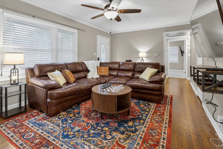 Harry Potter House | Hot Tub | 23 Min To Arrowhead - Overland Park, KS
