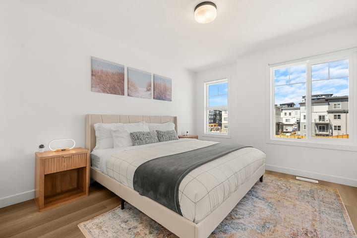 Family Getaway King Bed Near Winsport & Aspen - Calgary