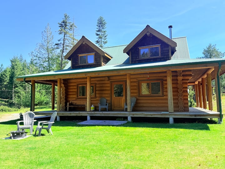 Private 8-acre Log Cabin Near
Ocean & Fulford - Salt Spring Island