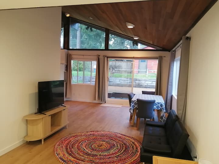 Walk To Light Rail | Suite W/ Private Entry & Ac - Shoreline, WA