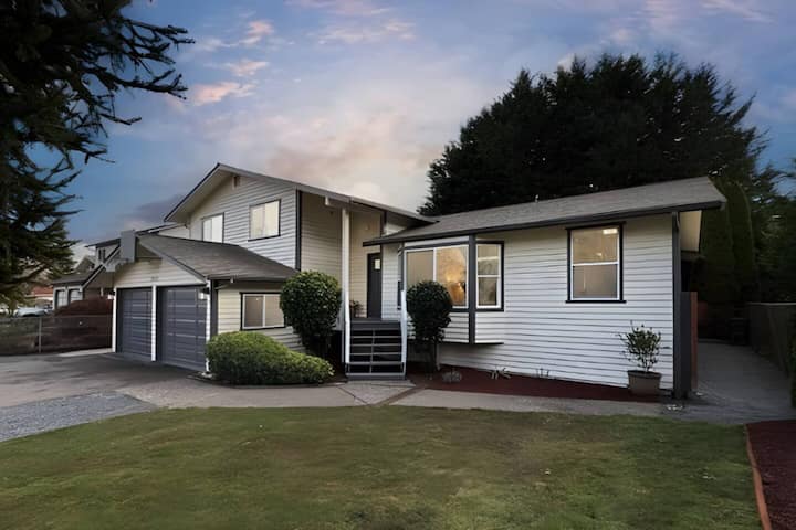 Morden 3br House W/ Firepit, Pets, King Beds - Shoreline