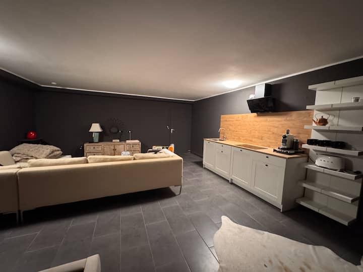 1 Zimmer Souterrainwohnung 50m2 - Frankfurt