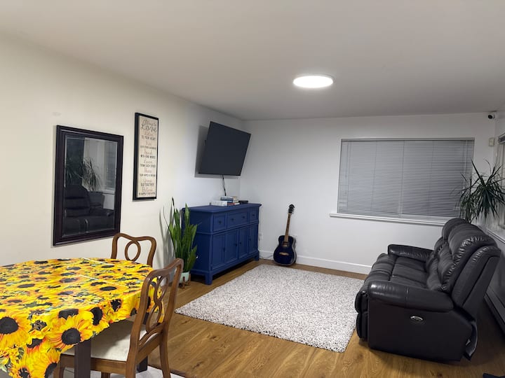 Private Cozy 2 Bedrooms House - Coquitlam
