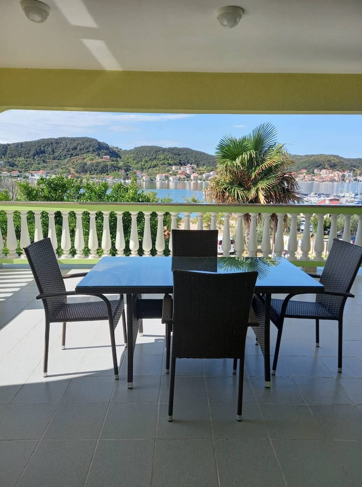 Beautiful Apartment With Big Terasse With See View - Lopar
