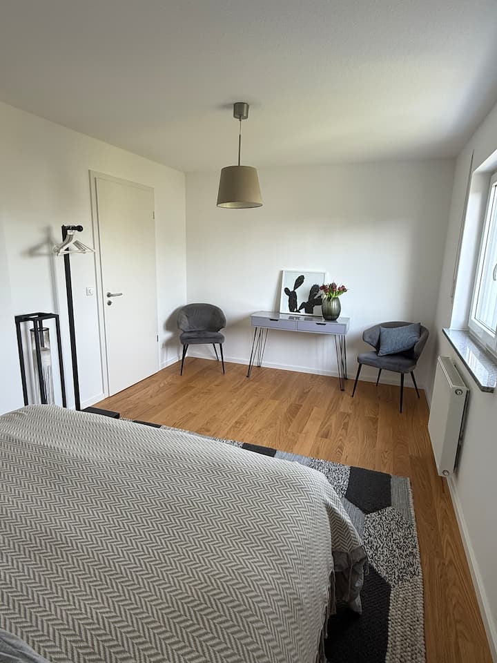 Erlangen Riverside Stay – Private Entry & Scenic - Erlangen