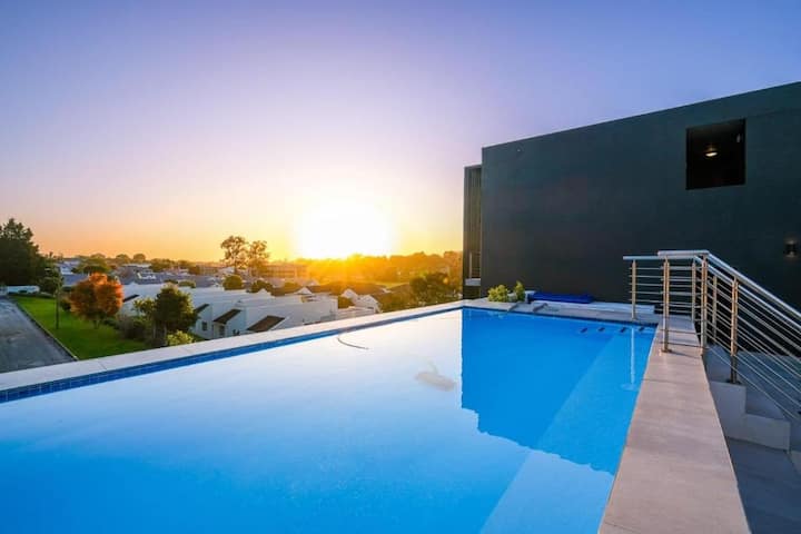 Luxury Apartment Unit 111 Le Jardin - George