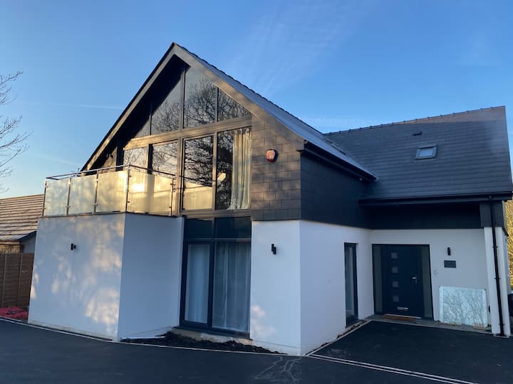 New-build Luxury Home In Saundersfoot Village. - Tenby