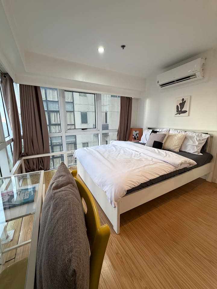 Cozy 2 Bedroom Condo With Stunning View - Philippines