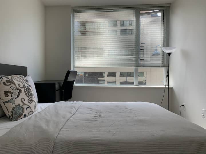 Near Center 2b2b Apartment With Pool And Gym - Richmond
