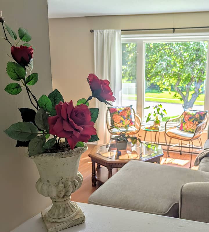 Elegant & Cozy 2-bedroom Retreat - Fredericton